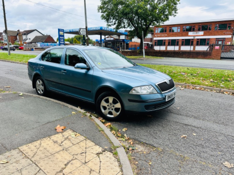 Skoda Octavia 1.6 FSI Ambiente Euro 4 5dr - A UK Car Company