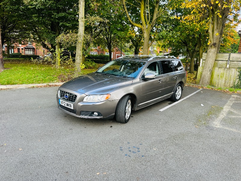VOLVO V70 2.4 DIESEL AUTO - A UK Car Company